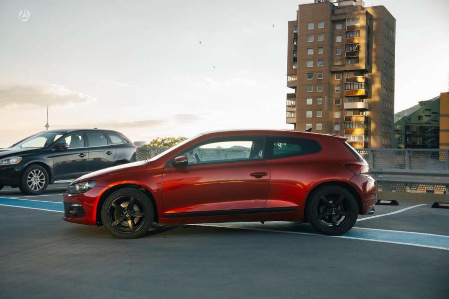 Red Volkswagen Scirocco 2011 in Vilnius, with an engine capacity of 1.40 L and mileage of 141 thousand km for 5000 €, photo 3 on AUTOMOTO.COM.LV
