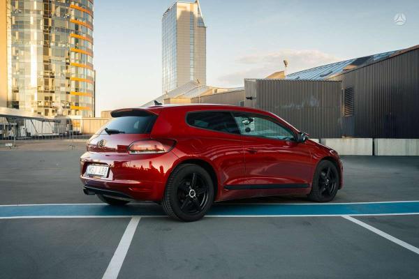 Sarkans Volkswagen Scirocco 2011 Viļņa, ar dzinēja tilpumu 1.40 L un nobraukumu 141 tūkst. km par 5000 €, foto 5 vietnē AUTOMOTO.COM.LV