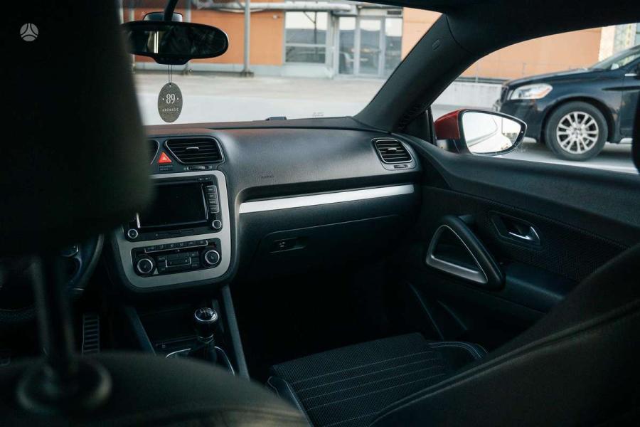 Red Volkswagen Scirocco 2011 in Vilnius, with an engine capacity of 1.40 L and mileage of 141 thousand km for 5000 €, photo 11 on AUTOMOTO.COM.LV
