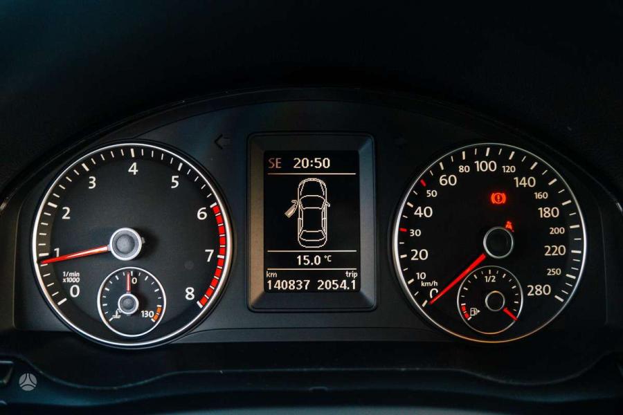 Red Volkswagen Scirocco 2011 in Vilnius, with an engine capacity of 1.40 L and mileage of 141 thousand km for 5000 €, photo 21 on AUTOMOTO.COM.LV
