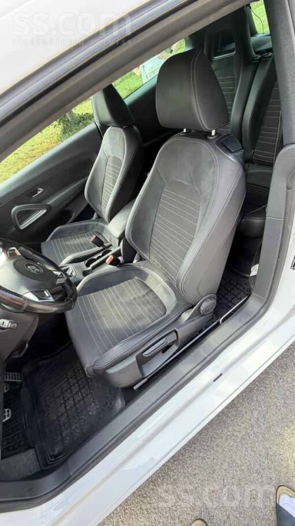 Balts Volkswagen Scirocco 2009 Rīga, ar dzinēja tilpumu 1.40 L un nobraukumu 188 tūkst. km par 5400 €, foto 6 vietnē AUTOMOTO.COM.LV