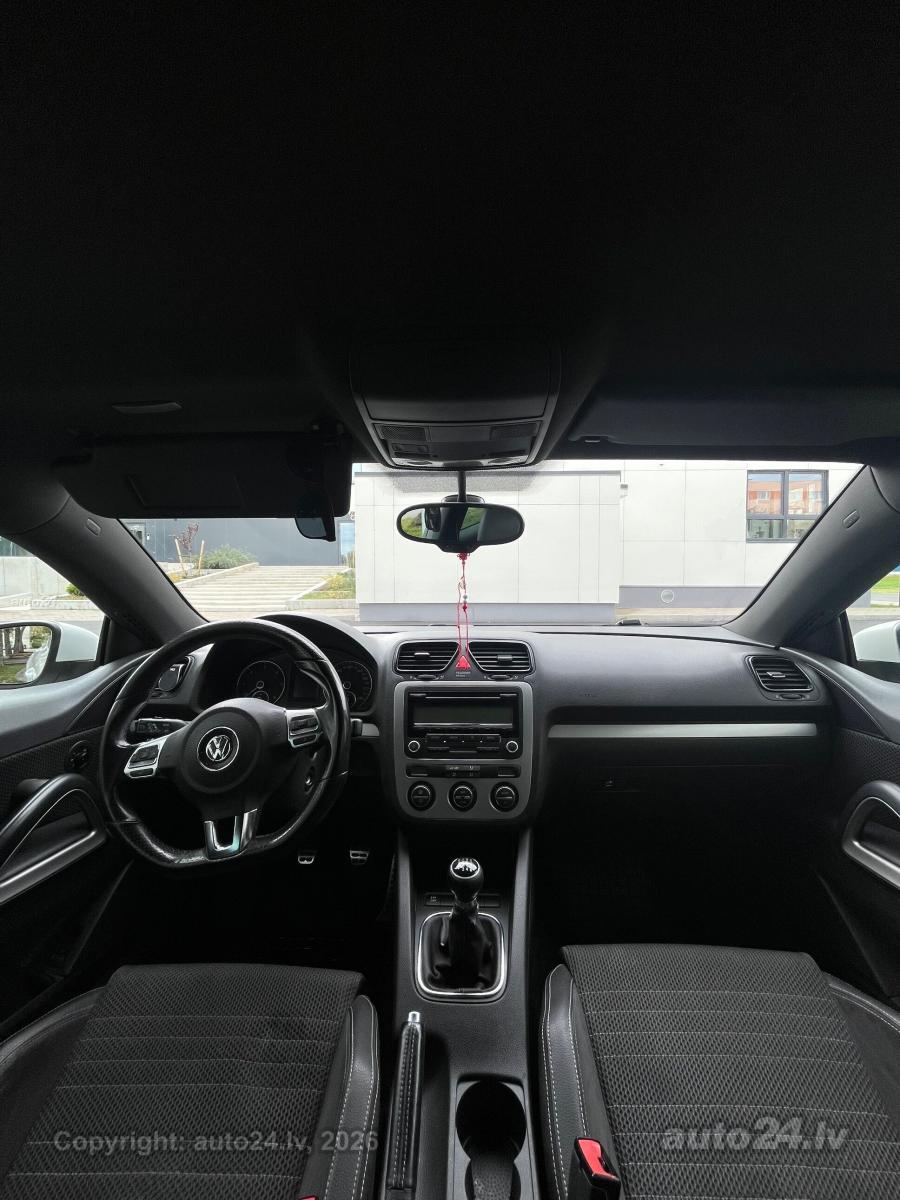 White Volkswagen Scirocco 2009 in Tallinn, with an engine capacity of 2.00 L and mileage of 406 thousand km for 4999 €, photo 5 on AUTOMOTO.COM.LV