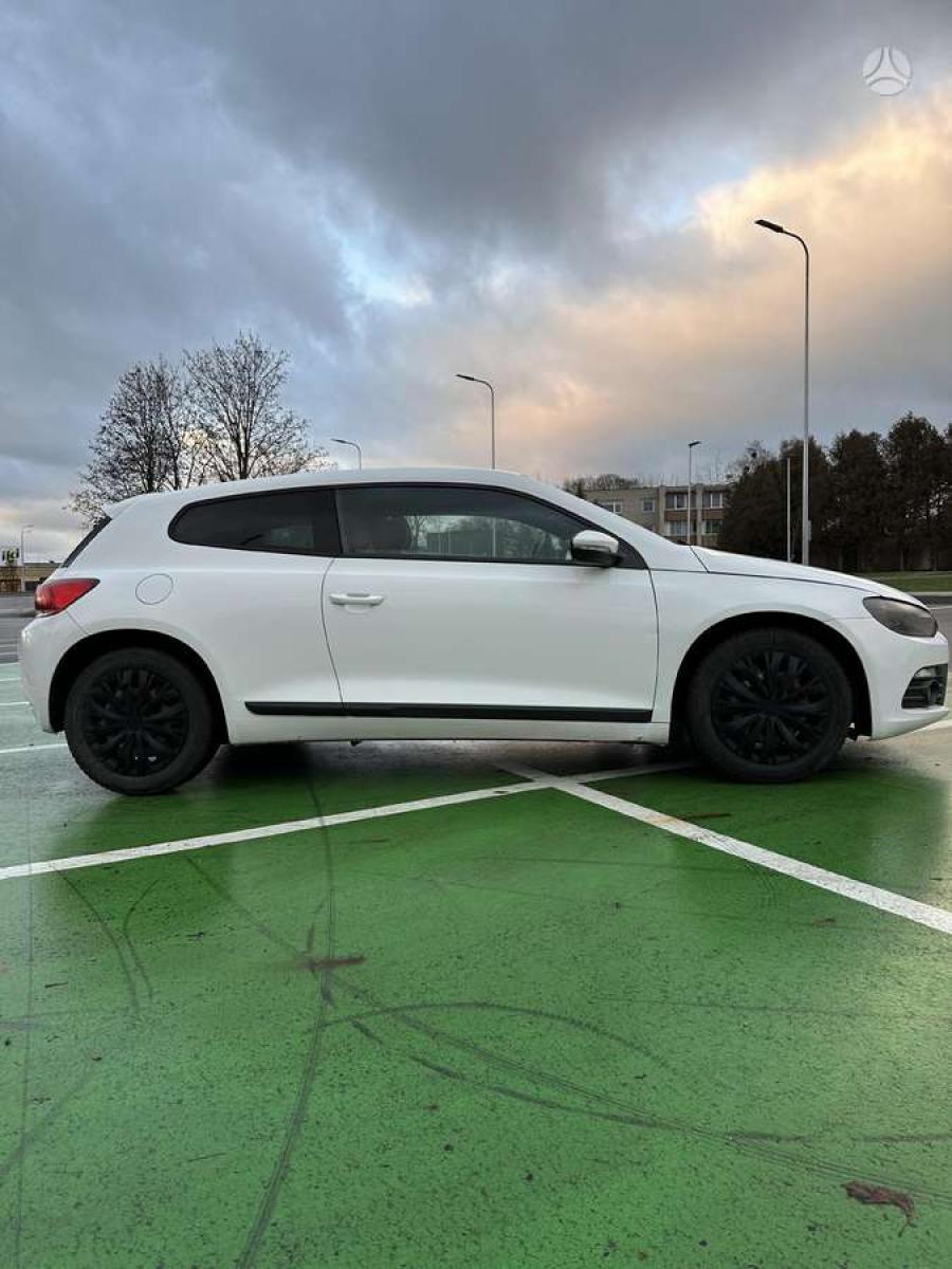 Balts Volkswagen Scirocco 2010 Kauņa, ar dzinēja tilpumu 1.39 L un nobraukumu 283 tūkst. km par 5100 €, foto 4 vietnē AUTOMOTO.COM.LV