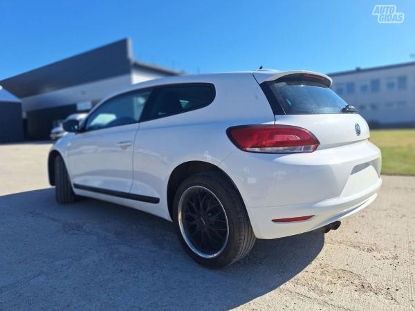 White Volkswagen Scirocco 2010 in Vilnius, with an engine capacity of 1.40 L and mileage of 279 thousand km for 3330 €, photo 4 on AUTOMOTO.COM.LV