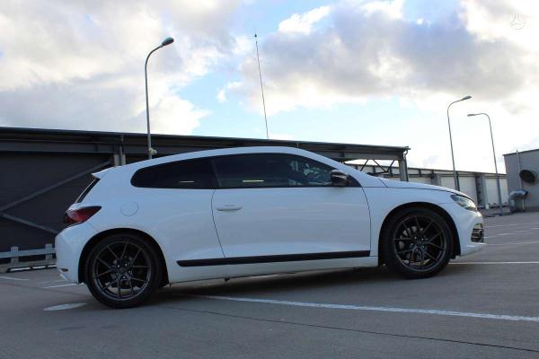 Volkswagen Scirocco 2010 in Kaunas on AUTOMOTO.COM.LV White Volkswagen Scirocco 2010 in Kaunas, with an engine capacity of 1.39 L and mileage of 300 thousand km for 6000 €, photo 3 on AUTOMOTO.COM.LV
