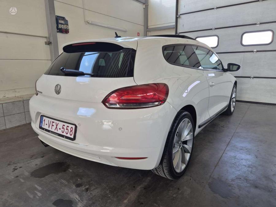 White Volkswagen Scirocco 2012 in Raseiniai, with an engine capacity of 1.97 L and mileage of 260 thousand km for 5950 €, photo 5 on AUTOMOTO.COM.LV