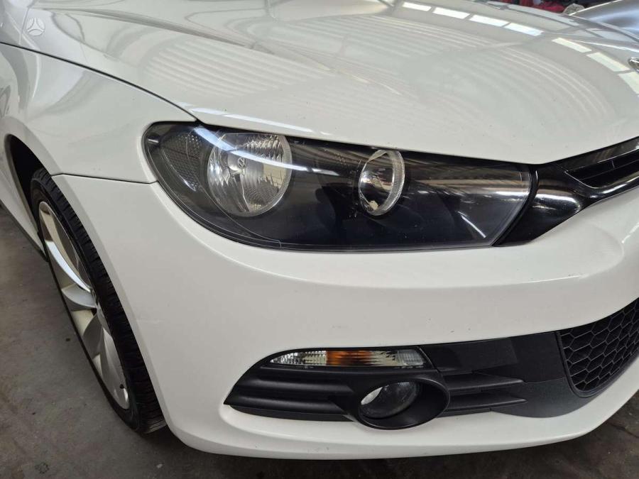 White Volkswagen Scirocco 2012 in Raseiniai, with an engine capacity of 1.97 L and mileage of 260 thousand km for 5950 €, photo 9 on AUTOMOTO.COM.LV
