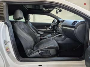 White Volkswagen Scirocco 2012 in Raseiniai, with an engine capacity of 1.97 L and mileage of 260 thousand km for 5950 €, photo 20 on AUTOMOTO.COM.LV