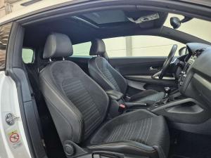 White Volkswagen Scirocco 2012 in Raseiniai, with an engine capacity of 1.97 L and mileage of 260 thousand km for 5950 €, photo 21 on AUTOMOTO.COM.LV