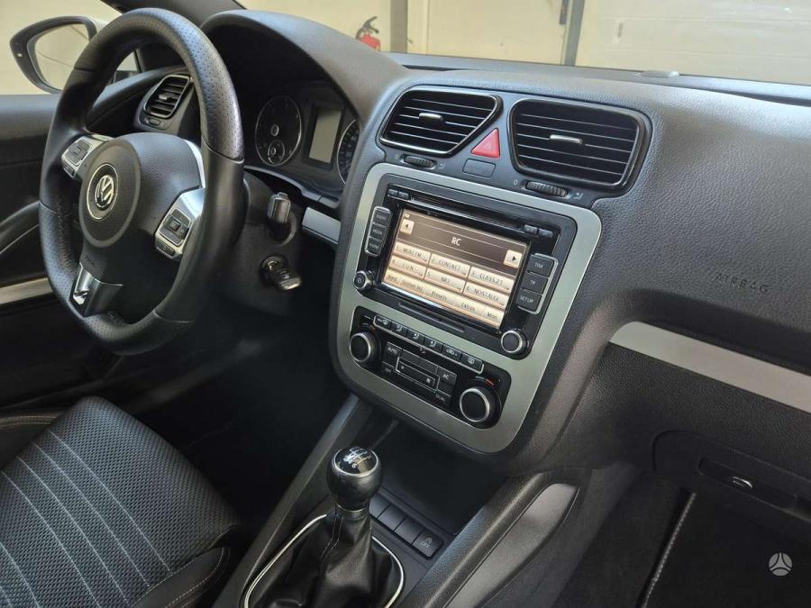 White Volkswagen Scirocco 2012 in Raseiniai, with an engine capacity of 1.97 L and mileage of 260 thousand km for 5950 €, photo 23 on AUTOMOTO.COM.LV