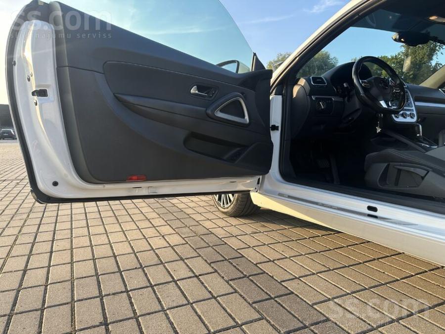 Balts Volkswagen Scirocco 2014 Rīga, ar dzinēja tilpumu 2.00 L un nobraukumu 192 tūkst. km par 6700 €, foto 16 vietnē AUTOMOTO.COM.LV