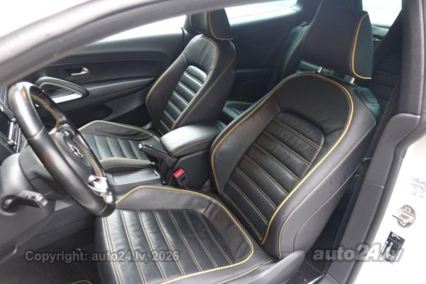 Balts Volkswagen Scirocco 2015 Tallina, ar dzinēja tilpumu 2.00 L un nobraukumu 190 tūkst. km par 12900 €, foto 11 vietnē AUTOMOTO.COM.LV