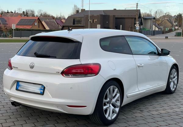 White Volkswagen Scirocco 2009 in Raseiniai, with an engine capacity of 2.00 L and mileage of 230 thousand km for 3999 €, photo 3 on AUTOMOTO.COM.LV