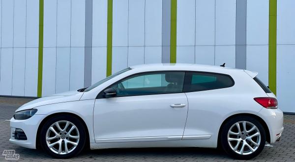 White Volkswagen Scirocco 2009 in Raseiniai, with an engine capacity of 2.00 L and mileage of 230 thousand km for 3999 €, photo 6 on AUTOMOTO.COM.LV