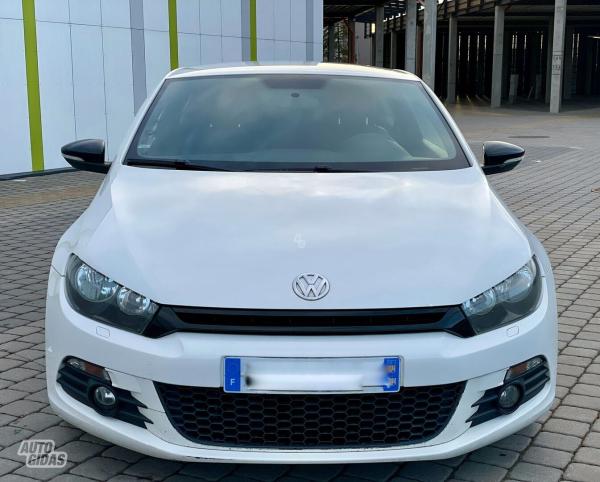 White Volkswagen Scirocco 2009 in Raseiniai, with an engine capacity of 2.00 L and mileage of 230 thousand km for 3999 €, photo 8 on AUTOMOTO.COM.LV