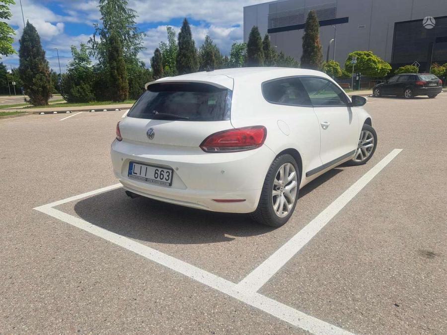 White Volkswagen Scirocco 2009 in Vilnius, with an engine capacity of 1.40 L and mileage of 248 thousand km for 2500 €, photo 3 on AUTOMOTO.COM.LV