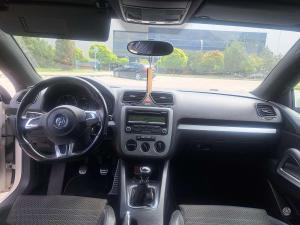 White Volkswagen Scirocco 2009 in Vilnius, with an engine capacity of 1.40 L and mileage of 248 thousand km for 2500 €, photo 6 on AUTOMOTO.COM.LV