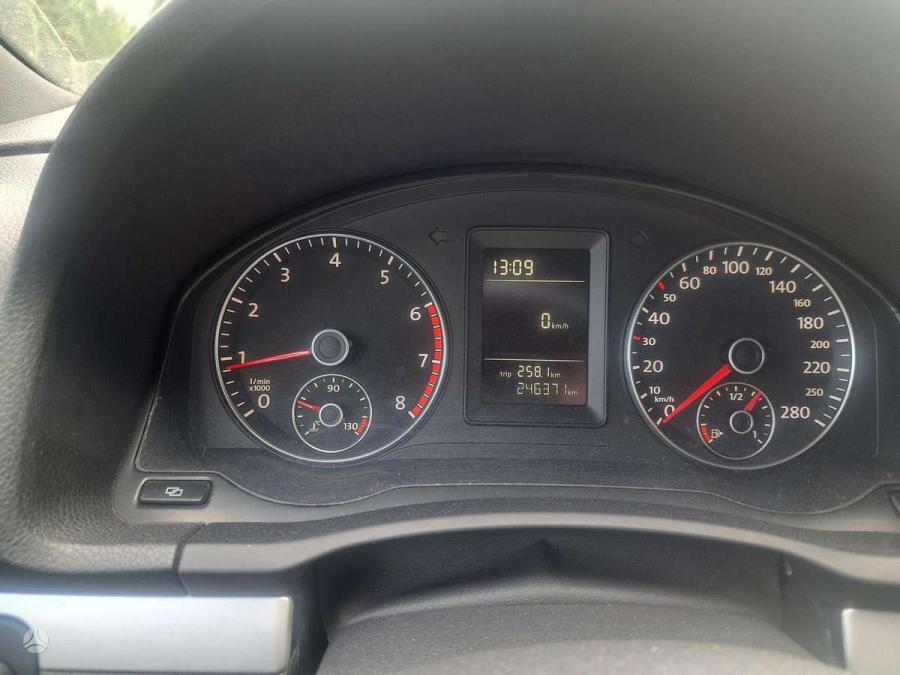 White Volkswagen Scirocco 2009 in Vilnius, with an engine capacity of 1.40 L and mileage of 248 thousand km for 2500 €, photo 7 on AUTOMOTO.COM.LV