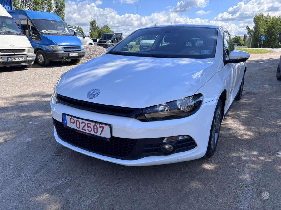 White Volkswagen Scirocco 2013 in Gargzdai, with an engine capacity of 1.40 L and mileage of 261 thousand km for 4499 €, photo 3 on AUTOMOTO.COM.LV