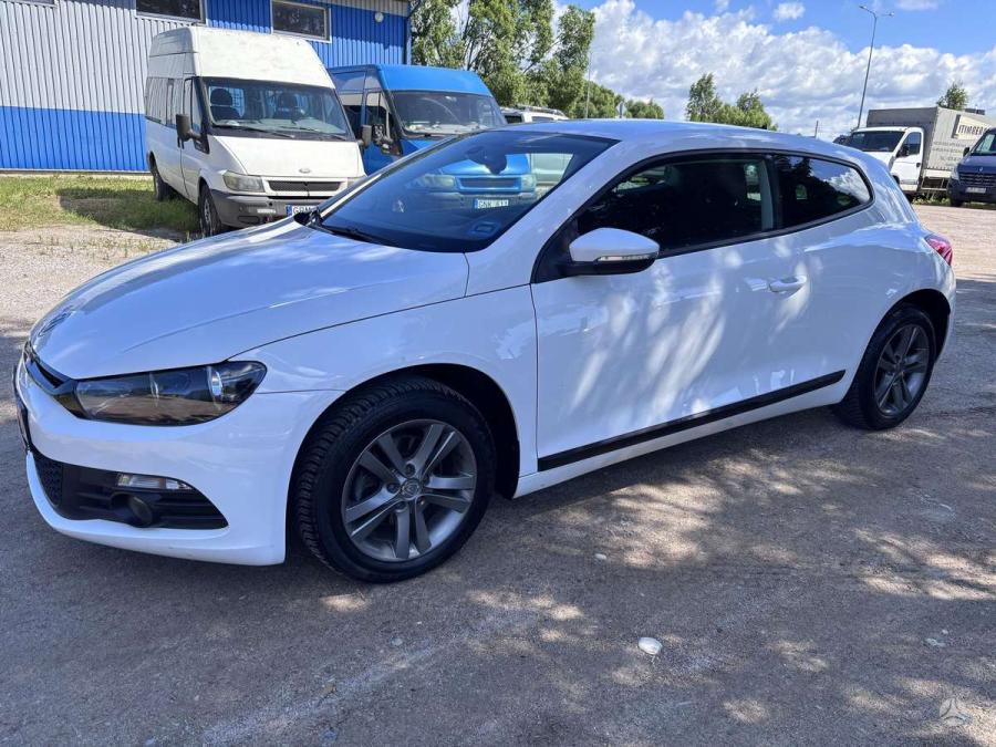 White Volkswagen Scirocco 2013 in Gargzdai, with an engine capacity of 1.40 L and mileage of 261 thousand km for 4499 €, photo 10 on AUTOMOTO.COM.LV