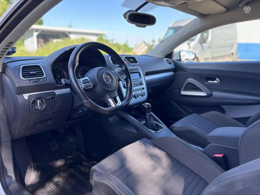 White Volkswagen Scirocco 2013 in Gargzdai, with an engine capacity of 1.40 L and mileage of 261 thousand km for 4499 €, photo 11 on AUTOMOTO.COM.LV