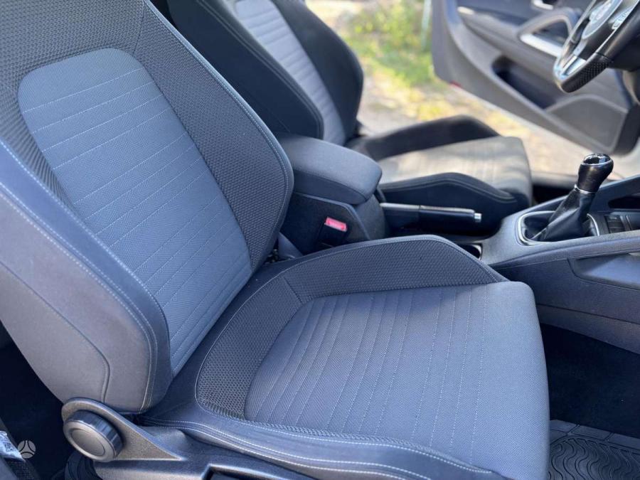 White Volkswagen Scirocco 2013 in Gargzdai, with an engine capacity of 1.40 L and mileage of 261 thousand km for 4499 €, photo 15 on AUTOMOTO.COM.LV