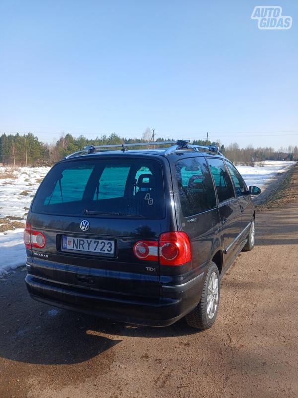 Black Volkswagen Sharan 2005 in Vilnius, with an engine capacity of 1.90 L and mileage of 336 thousand km for 2850 €, photo 5 on AUTOMOTO.COM.LV