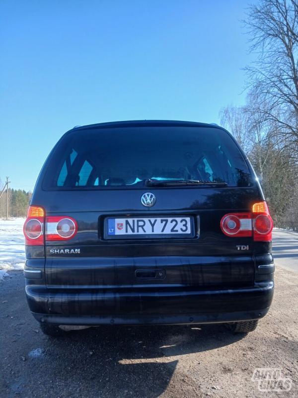 Black Volkswagen Sharan 2005 in Vilnius, with an engine capacity of 1.90 L and mileage of 336 thousand km for 2850 €, photo 8 on AUTOMOTO.COM.LV