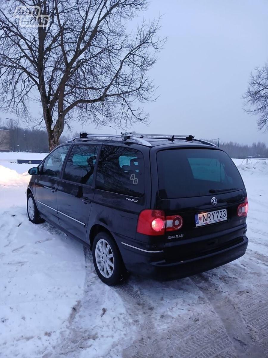 Black Volkswagen Sharan 2005 in Vilnius, with an engine capacity of 1.90 L and mileage of 336 thousand km for 2850 €, photo 15 on AUTOMOTO.COM.LV