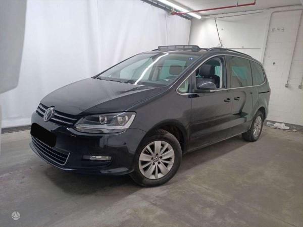 Black Volkswagen Sharan 2021 in Vilnius, with an engine capacity of 1.40 L and mileage of 132 thousand km for 24188 €, photo 1 on AUTOMOTO.COM.LV
