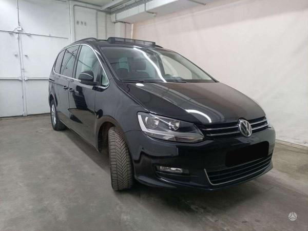 Black Volkswagen Sharan 2021 in Vilnius, with an engine capacity of 1.40 L and mileage of 132 thousand km for 24188 €, photo 2 on AUTOMOTO.COM.LV