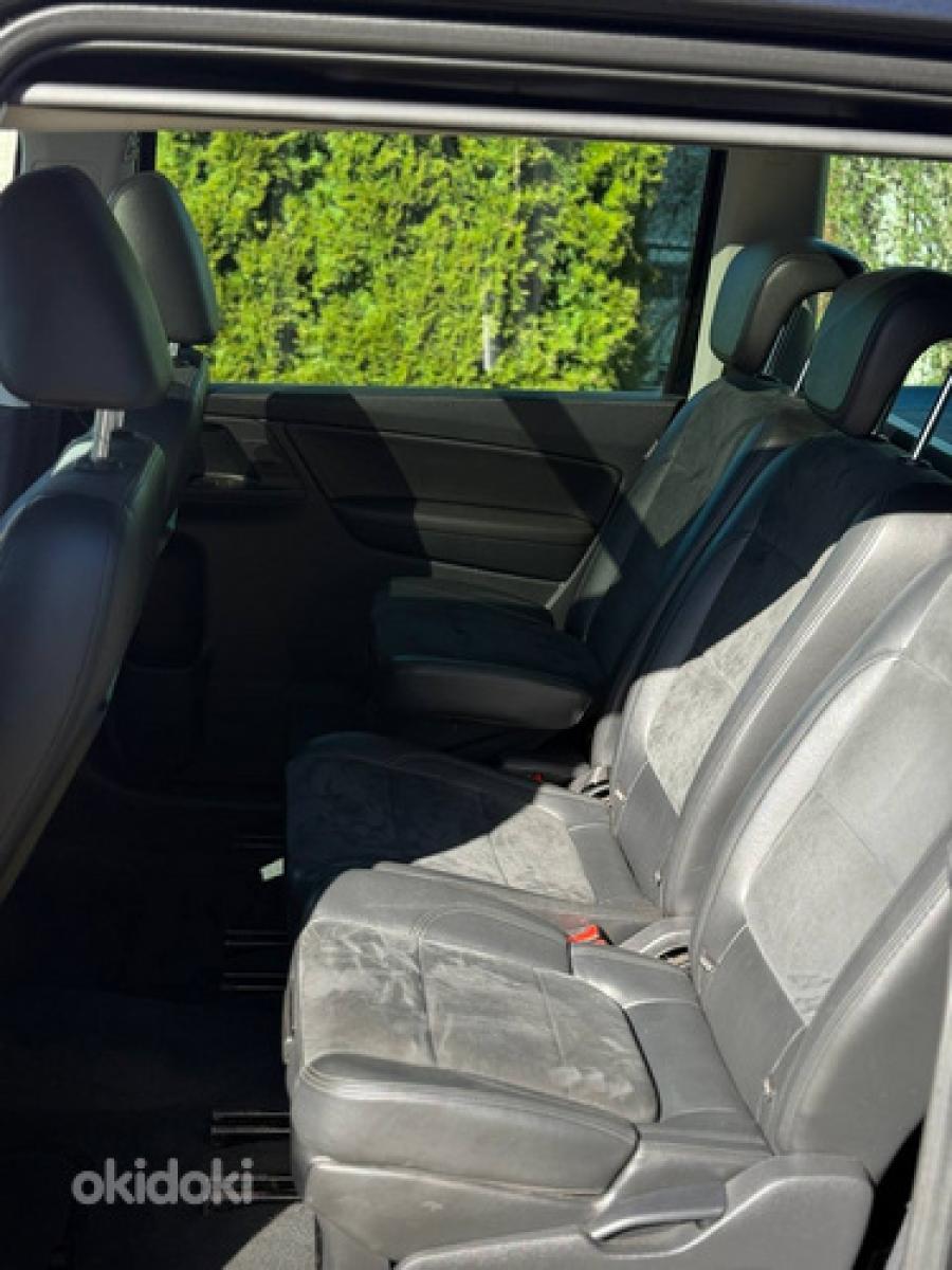 Black Volkswagen Sharan 2011 in Kohtla-Jarve, with an engine capacity of 2.00 L and mileage of 282 thousand km for 9690 €, photo 6 on AUTOMOTO.COM.LV