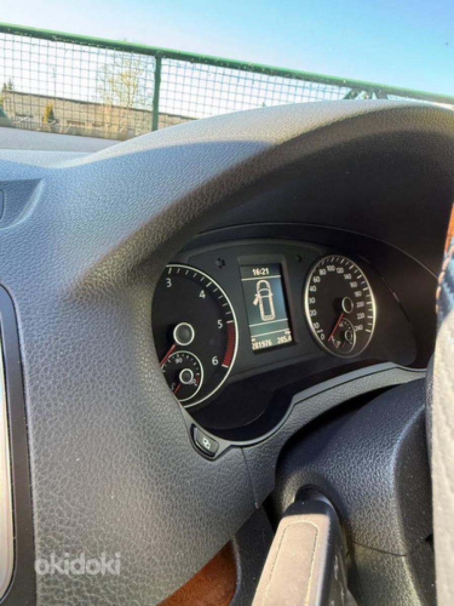 Black Volkswagen Sharan 2011 in Kohtla-Jarve, with an engine capacity of 2.00 L and mileage of 282 thousand km for 9690 €, photo 8 on AUTOMOTO.COM.LV