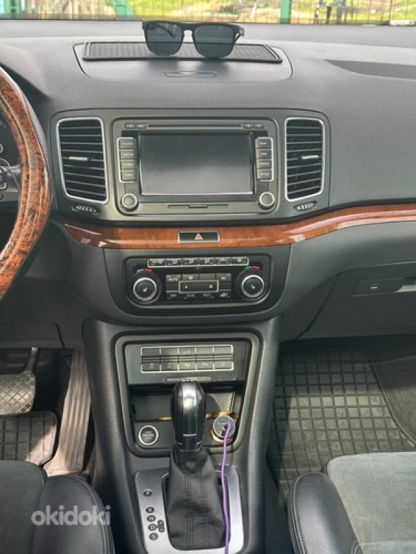 Black Volkswagen Sharan 2011 in Kohtla-Jarve, with an engine capacity of 2.00 L and mileage of 282 thousand km for 9690 €, photo 8 on AUTOMOTO.COM.LV