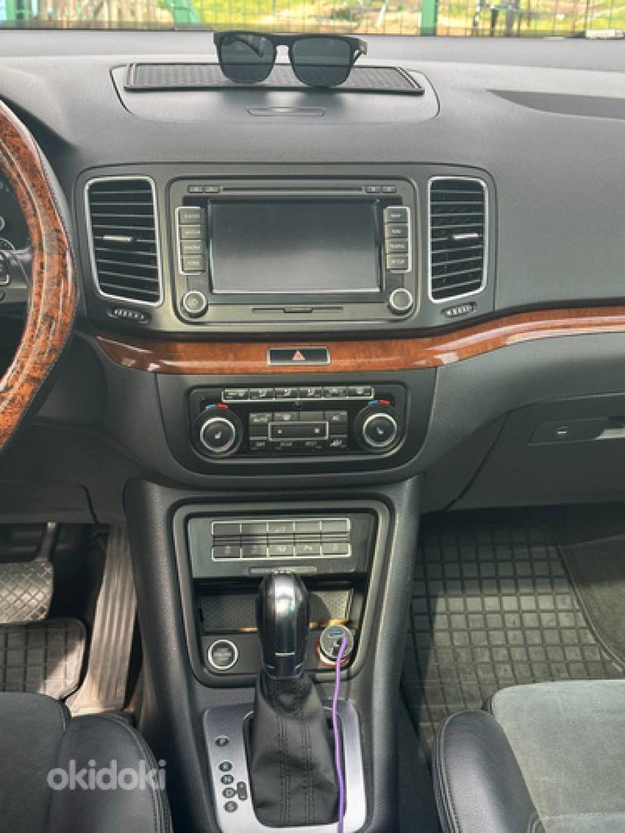 Black Volkswagen Sharan 2011 in Kohtla-Jarve, with an engine capacity of 2.00 L and mileage of 282 thousand km for 9690 €, photo 9 on AUTOMOTO.COM.LV