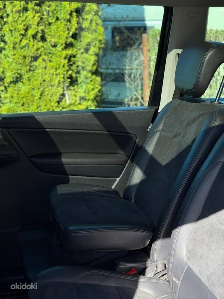 Black Volkswagen Sharan 2011 in Kohtla-Jarve, with an engine capacity of 2.00 L and mileage of 282 thousand km for 9690 €, photo 17 on AUTOMOTO.COM.LV