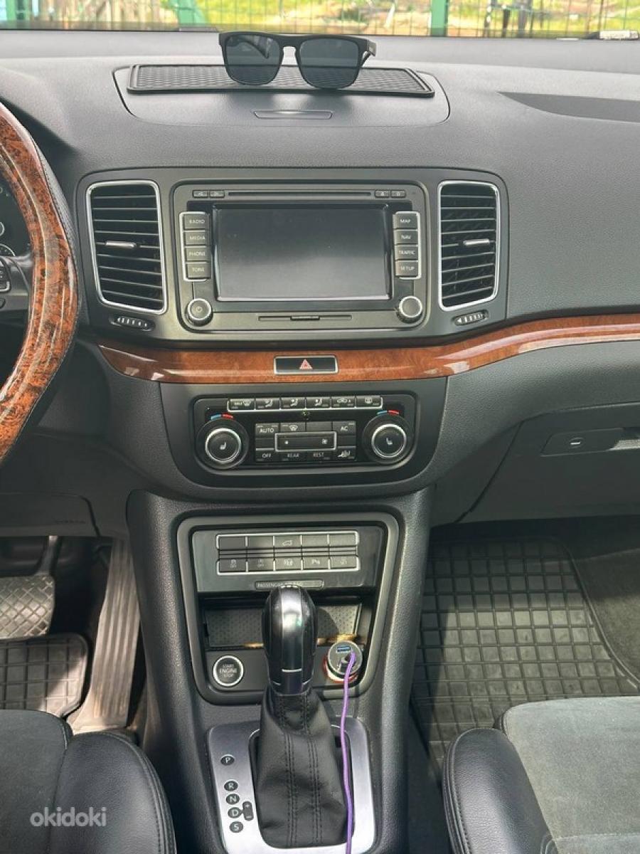 Black Volkswagen Sharan 2011 in Kohtla-Jarve, with an engine capacity of 2.00 L and mileage of 282 thousand km for 9690 €, photo 19 on AUTOMOTO.COM.LV