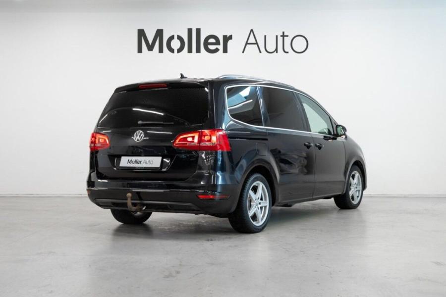 Black Volkswagen Sharan 2014 in Vilnius, with an engine capacity of 2.00 L and mileage of 255 thousand km for 11700 €, photo 4 on AUTOMOTO.COM.LV