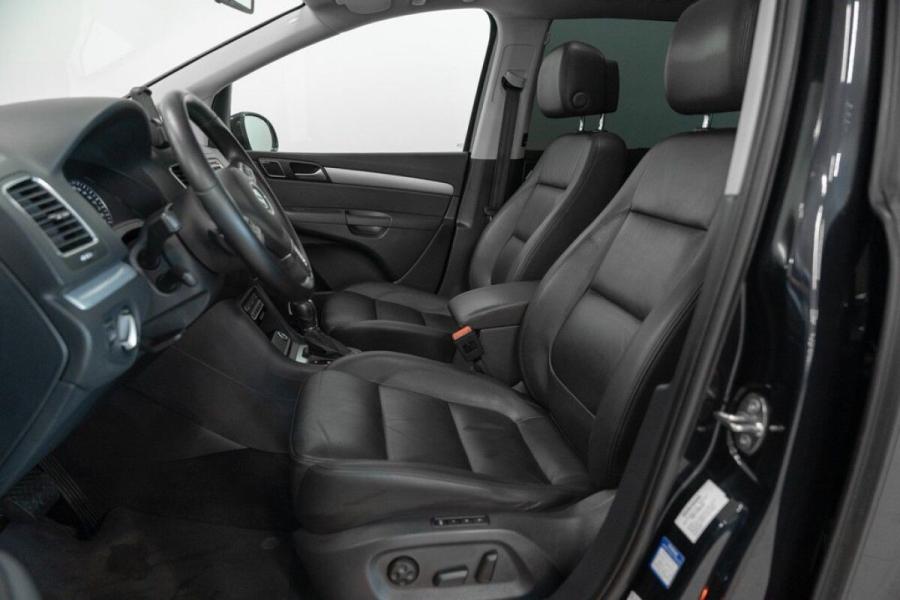 Black Volkswagen Sharan 2014 in Vilnius, with an engine capacity of 2.00 L and mileage of 255 thousand km for 11700 €, photo 8 on AUTOMOTO.COM.LV