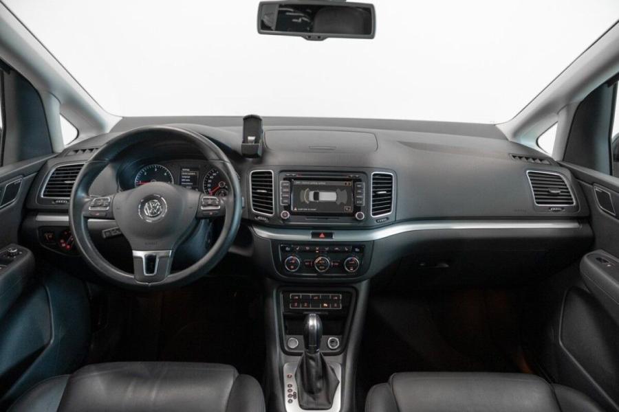 Black Volkswagen Sharan 2014 in Vilnius, with an engine capacity of 2.00 L and mileage of 255 thousand km for 11700 €, photo 9 on AUTOMOTO.COM.LV