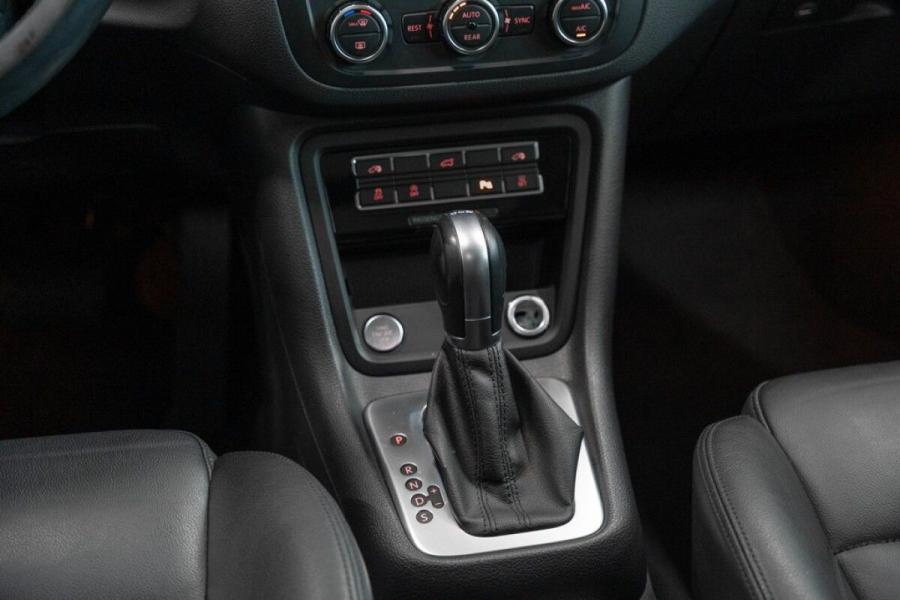 Black Volkswagen Sharan 2014 in Vilnius, with an engine capacity of 2.00 L and mileage of 255 thousand km for 11700 €, photo 16 on AUTOMOTO.COM.LV