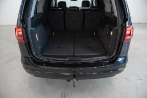 Black Volkswagen Sharan 2014 in Vilnius, with an engine capacity of 2.00 L and mileage of 255 thousand km for 11700 €, photo 20 on AUTOMOTO.COM.LV