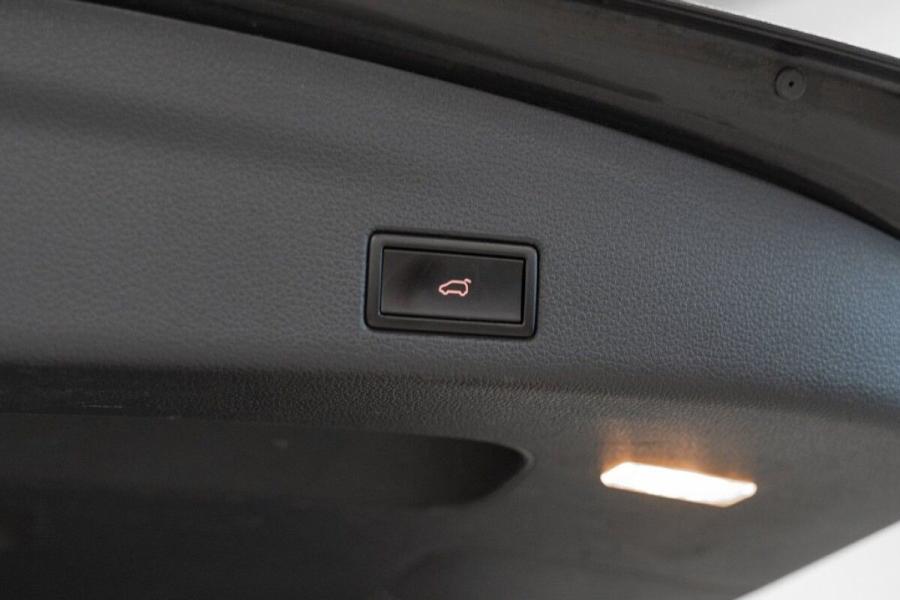 Black Volkswagen Sharan 2014 in Vilnius, with an engine capacity of 2.00 L and mileage of 255 thousand km for 11700 €, photo 22 on AUTOMOTO.COM.LV