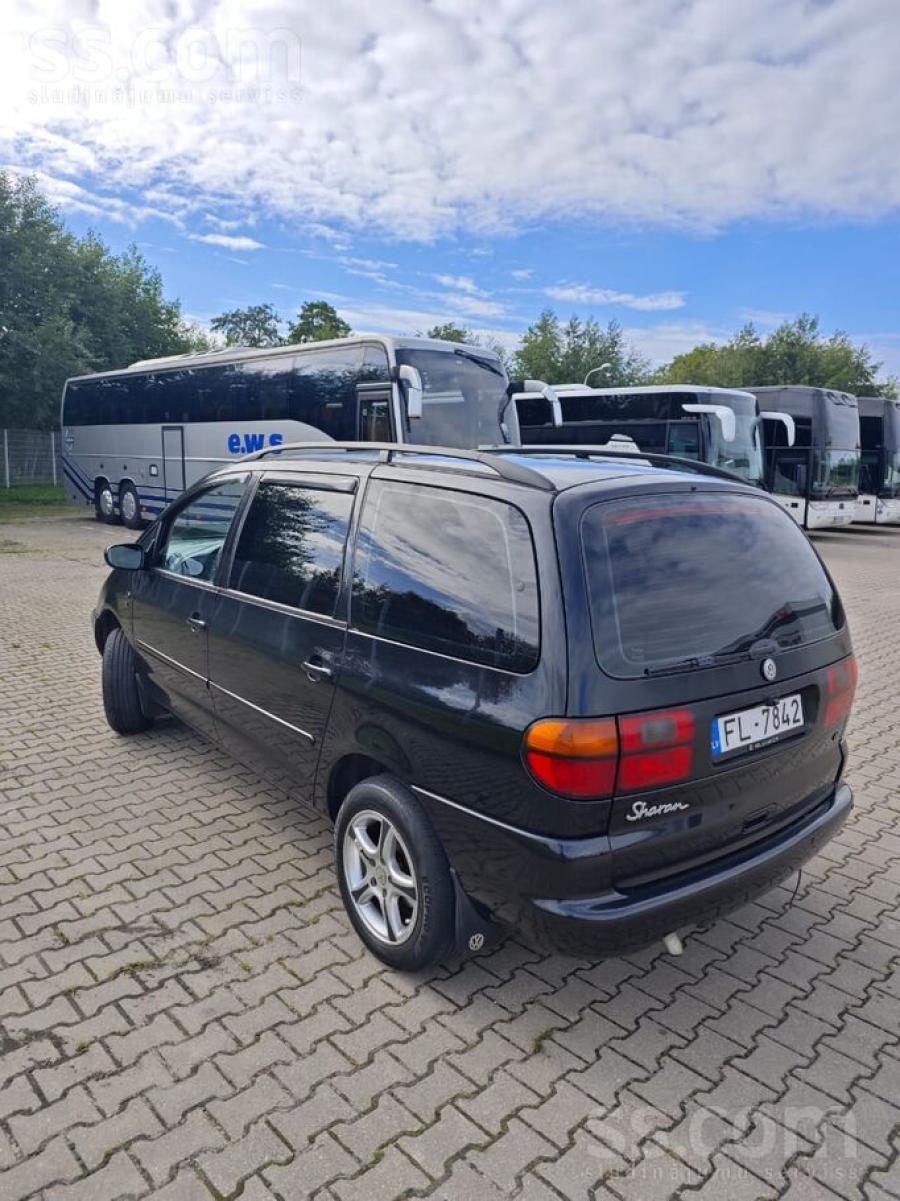 Black Volkswagen Sharan 1996 in Riga, with an engine capacity of 2.00 L and mileage of 450 thousand km for 1000 €, photo 1 on AUTOMOTO.COM.LV