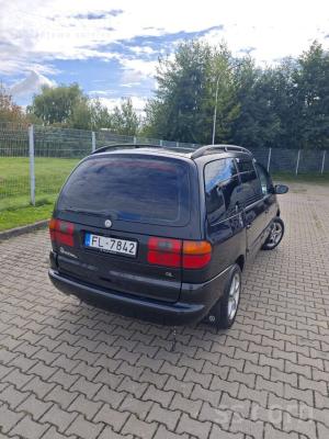 Black Volkswagen Sharan 1996 in Riga, with an engine capacity of 2.00 L and mileage of 450 thousand km for 1000 €, photo 4 on AUTOMOTO.COM.LV