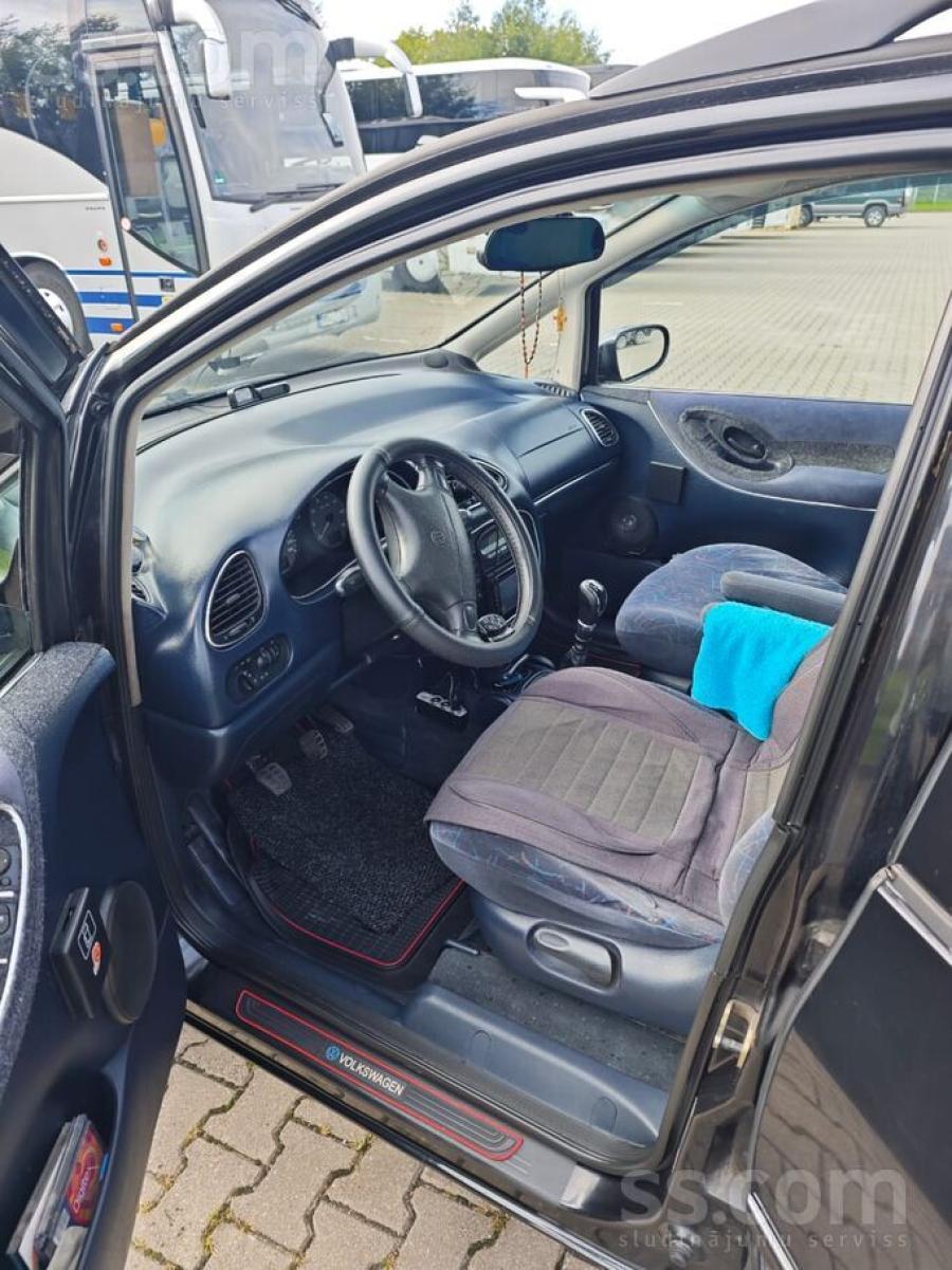 Black Volkswagen Sharan 1996 in Riga, with an engine capacity of 2.00 L and mileage of 450 thousand km for 1000 €, photo 7 on AUTOMOTO.COM.LV