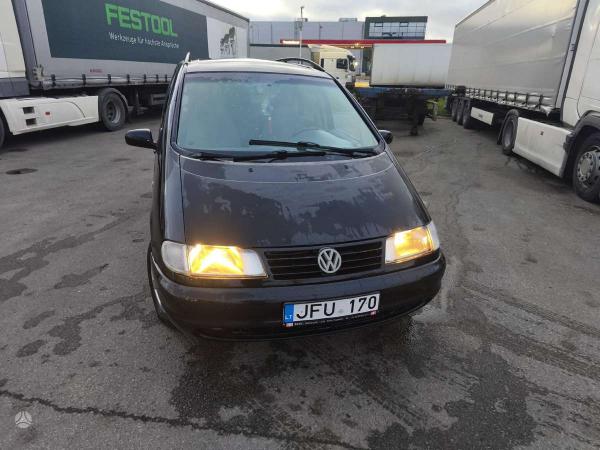 Melns Volkswagen Sharan 1998 Klaipėda, ar dzinēja tilpumu 1.78 L un nobraukumu 300 tūkst. km par 1300 €, foto 1 vietnē AUTOMOTO.COM.LV