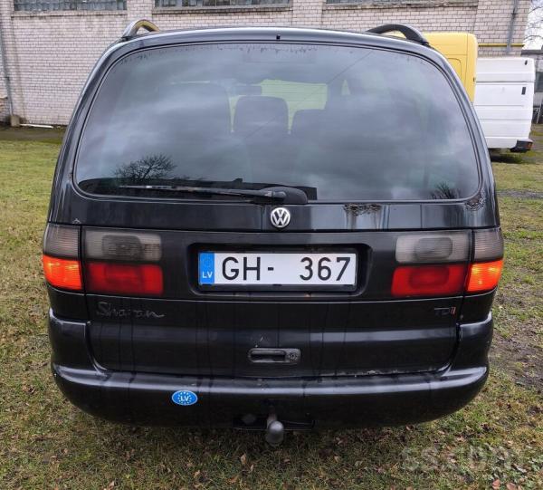 Black Volkswagen Sharan 1999 in Liepaja, with an engine capacity of 1.90 L and mileage of 498 thousand km for 950 €, photo 4 on AUTOMOTO.COM.LV