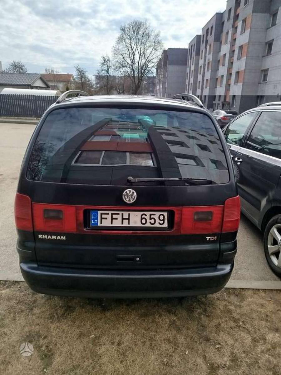 Black Volkswagen Sharan 2000 in Jonava, with an engine capacity of 1.90 L and mileage of 390 thousand km for 1200 €, photo 4 on AUTOMOTO.COM.LV