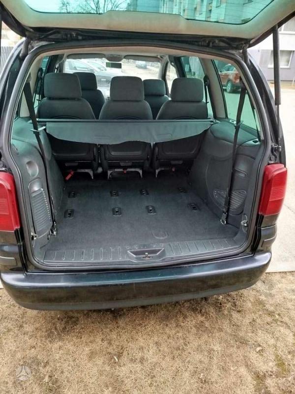 Black Volkswagen Sharan 2000 in Jonava, with an engine capacity of 1.90 L and mileage of 390 thousand km for 1200 €, photo 5 on AUTOMOTO.COM.LV